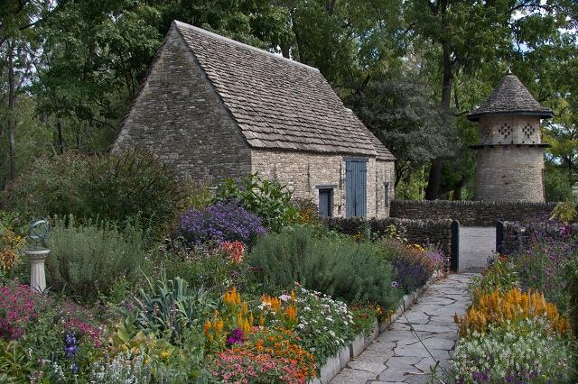Architect vs Gardener